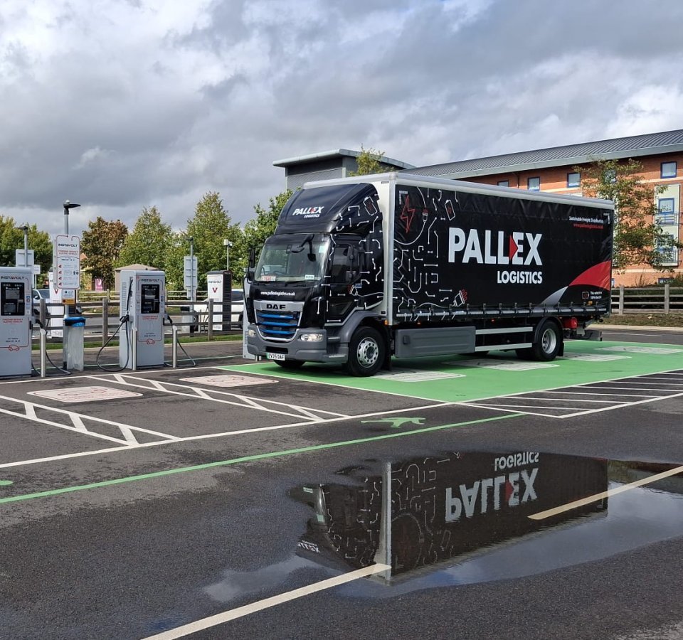Pall-Ex Logistics continues its journey to zero-emissions with DAF XB ...